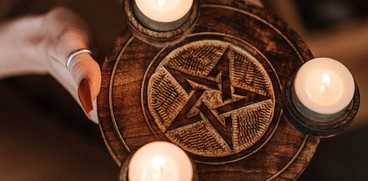 Het pentagram: het symbool van verbinding en bescherming